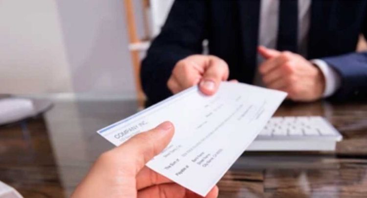 ¿Cómo endosar un cheque en los Estados Unidos? 【Guía 2023